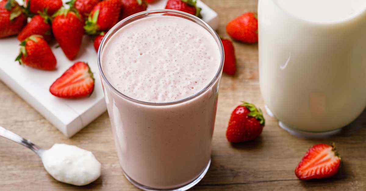3-Ingredient Strawberry Smoothie (Simplest Recipe Ever) - Blender Balance